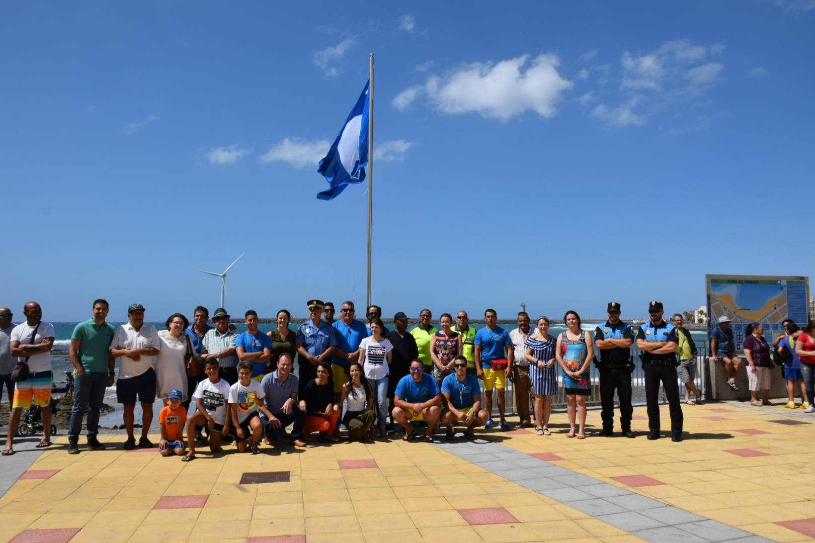 IZADA PRIMERA BANDERA AZUL PLAYA DE ARINAGA – AGÜIMES 2017 - Digital ...