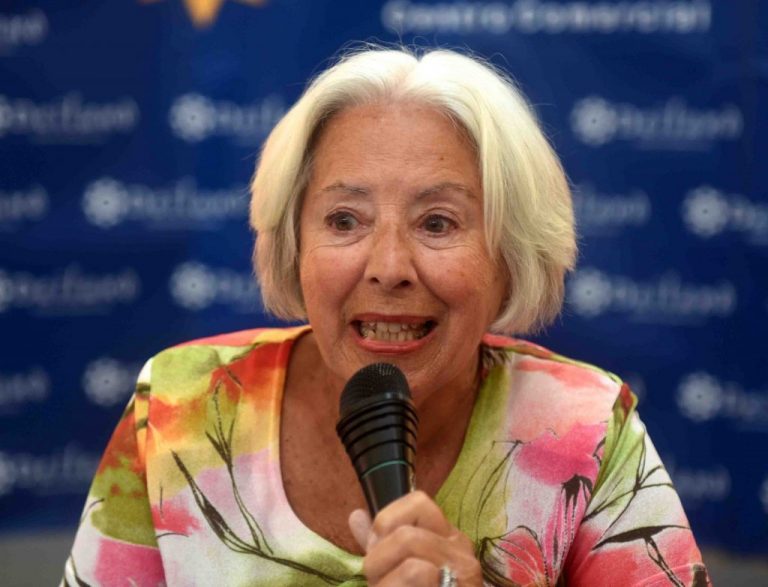 El centenar de escritoras canarias de María del Carmen Reina Jiménez ...