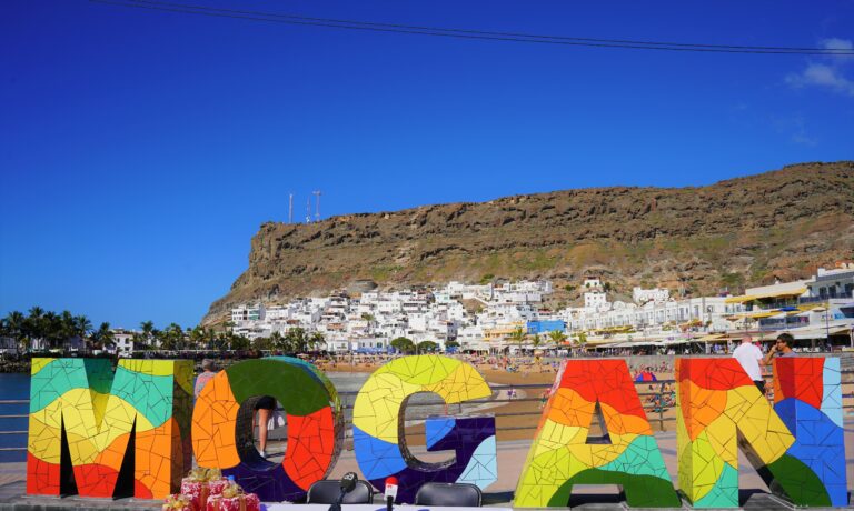Mogán estrena letrero gigante con el nombre del municipio - Digital ...