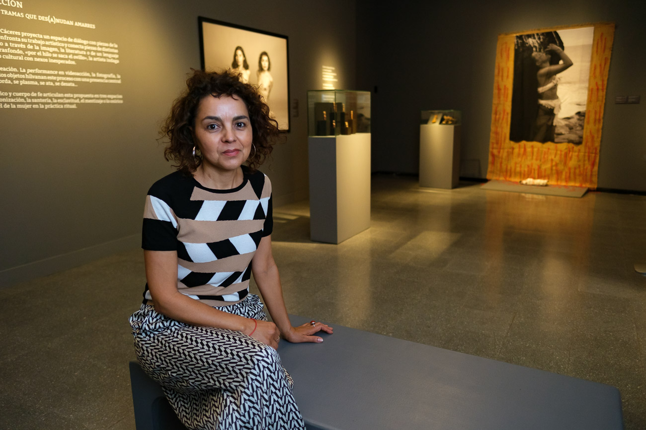 La artista M. Nieves Cáceres y el escritor Nilo Palenzuela conversan ...